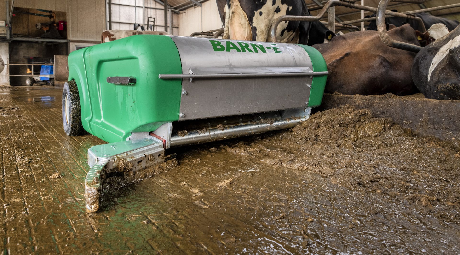 JOZ Slurry robot for solid floors | Wooldridge Milking Technologies
